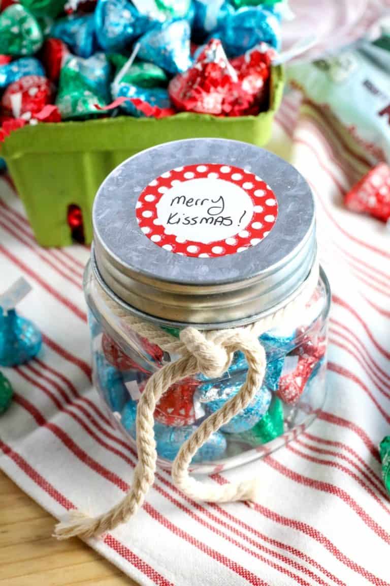 How to Make Merry Kissmas Gift Jars - All Things Mamma