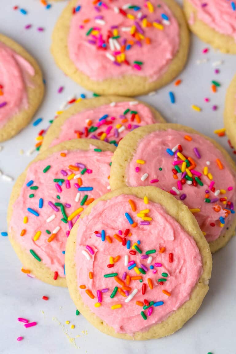 Frosted Sugar Cookies (Lofthouse Copycat!) | All Things Mamma