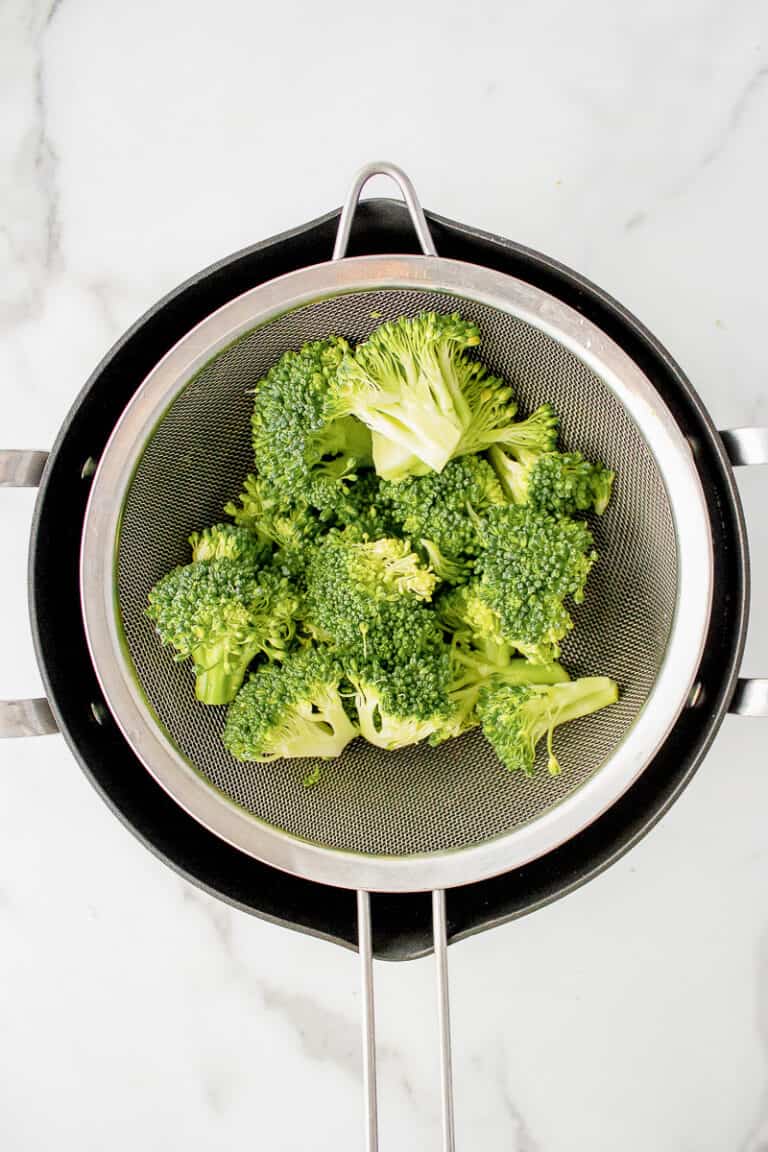 How to Steam Broccoli (Easy Steamed Broccoli Recipe)