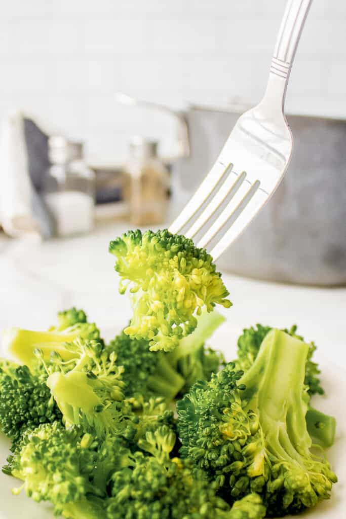 How to Steam Broccoli (Easy Steamed Broccoli Recipe)