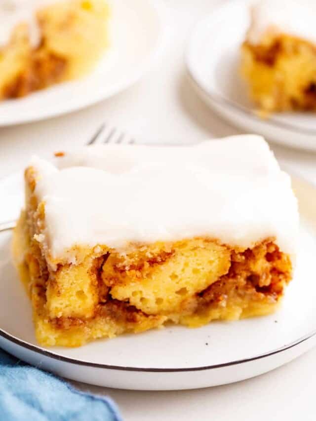 Cinnamon Roll Cake - All Things Mamma