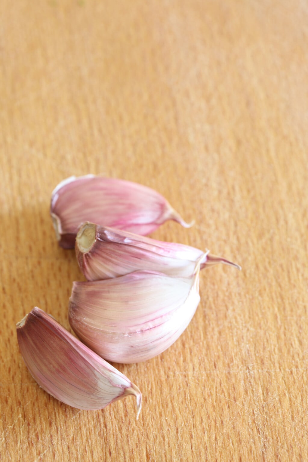 How to Peel and Cut Garlic (Minced, Sliced, Crushed) - All Things Mamma