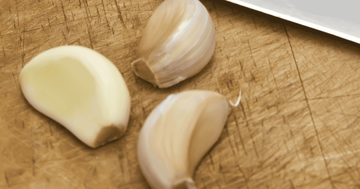 How to Peel and Cut Garlic (Minced, Sliced, Crushed) - All Things Mamma