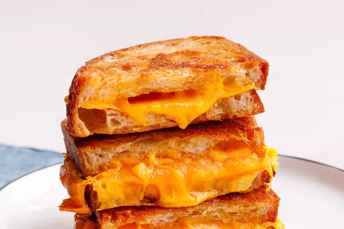 The Best Grilled Cheese Recipe – Crispy, Cheesy, and So Easy!